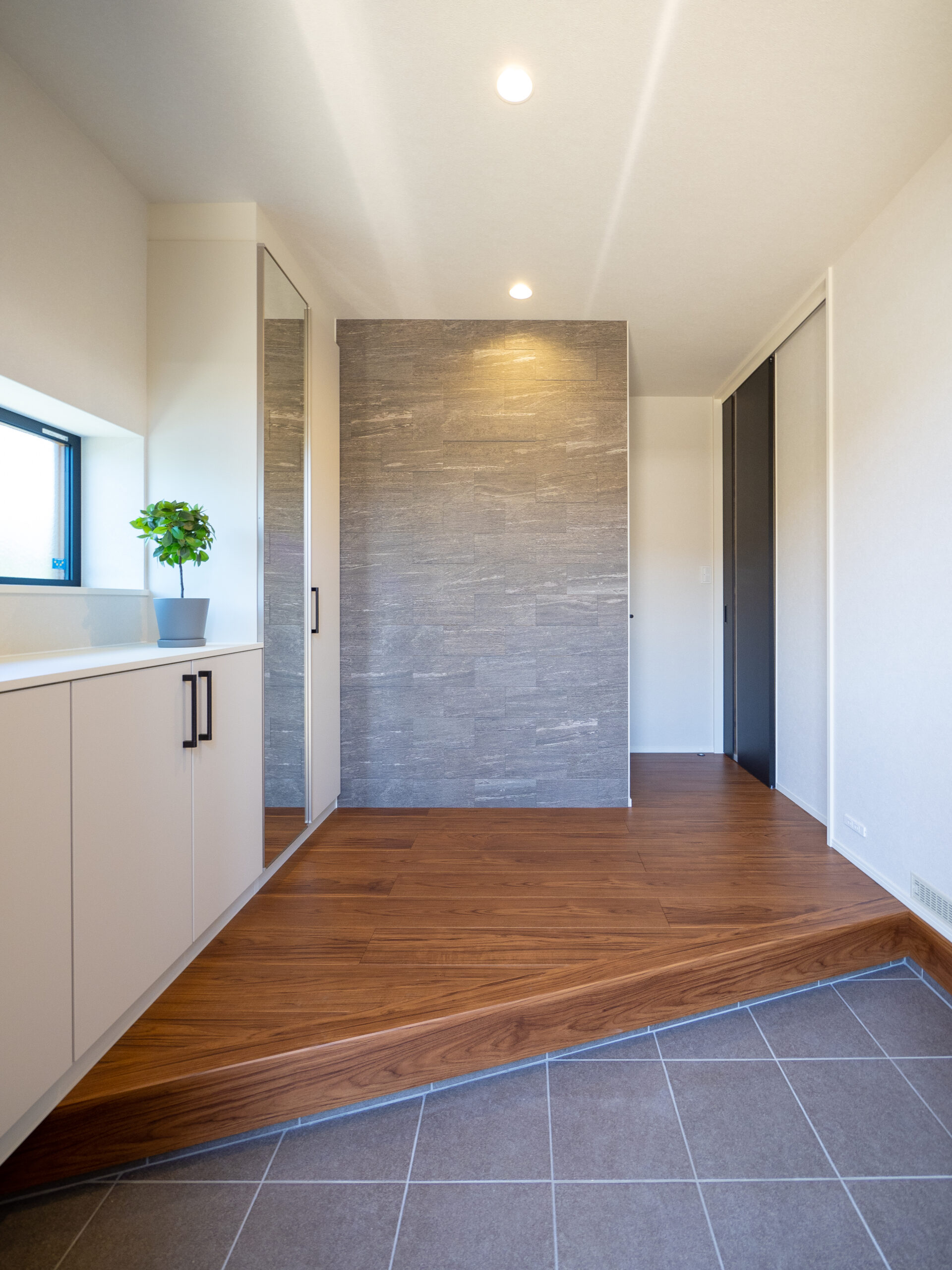 青空が広がる明るいリビングで健やかに暮らす - ALOHA100-新築デザイン住宅