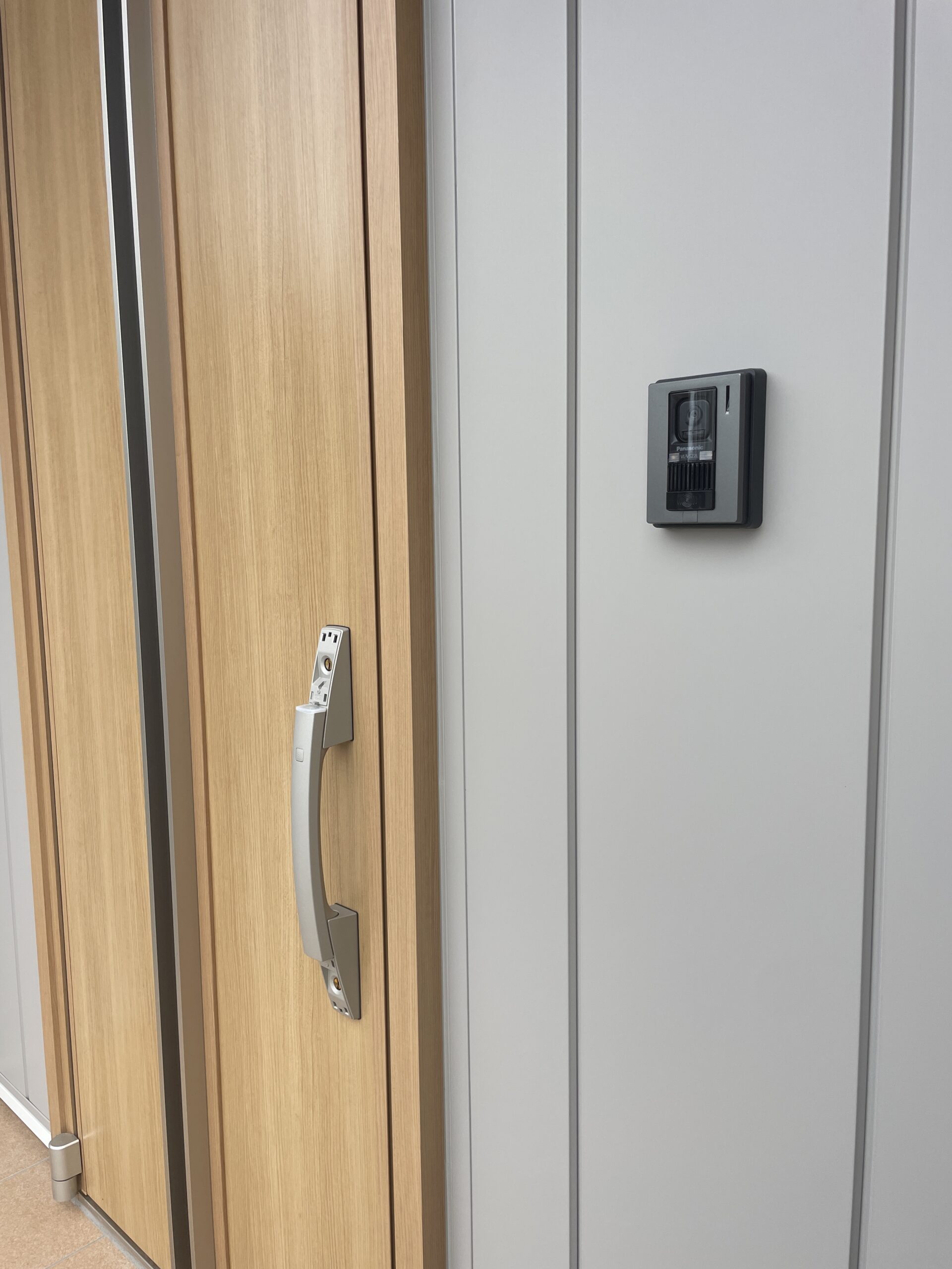 玄関ドアが重い！？高気密住宅だからこその悩み・・・ - ALOHA100-新築デザイン住宅